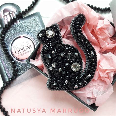 Natusya Marrugo Вот такая сверкающая кошечка усыпанная стразами Сваровски была сделана на