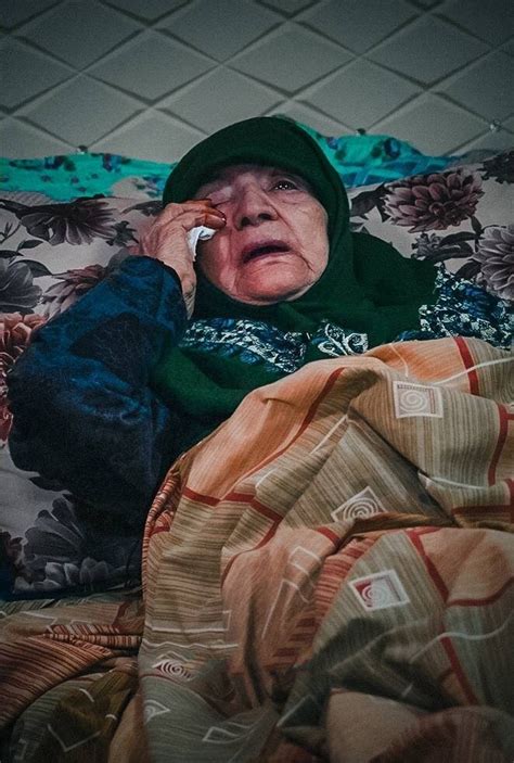 خبرآنلاین عکس تصویری جدید از اشک‌های جانسوز مادر شهید رئیسی