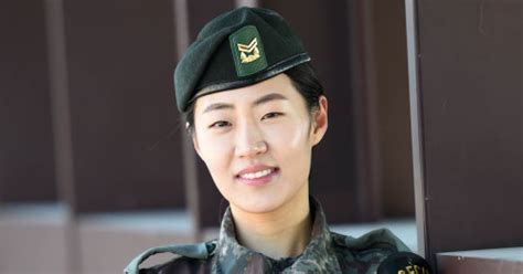 Jsa경비대대 첫 女한국군 배치