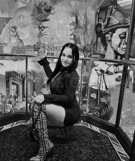 Holly Model 2137786937 Dating Model In California Los Angeles