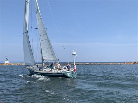 Private Small Group Monohull Sailing Harbour Tour Wine And Cheese
