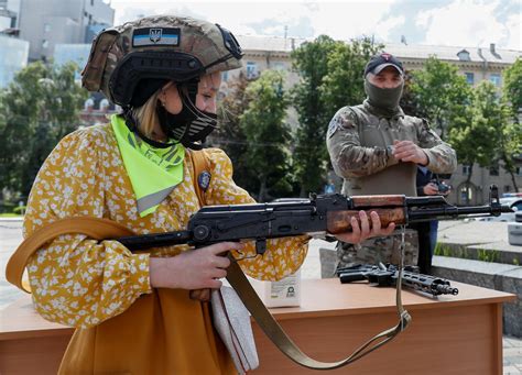 CRS VDV on Twitter ウクライナ国旗 シンブルーライン パッチ 後ろの隊員のパッチも旧ベルクト隊員なのか