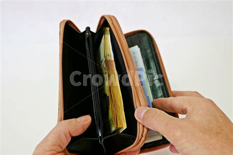 지갑 돈 손 지폐 사람 사진이미지일러스트캘리그라피 빅고니작가