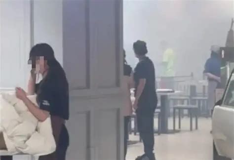巨城美食街火警濃煙狂竄！她直擊客人「端餐盤」避難：像世界末日 生活 Nownews今日新聞