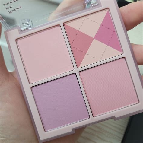 데이지크 치크는 정말 마성이에요쿨블렌딩 하나로 시작해서 하나씩 하나씩 모으고 있는데 처