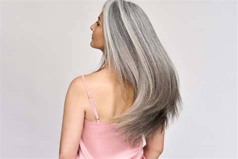 5 Benefits Of Letting Your Hair Go Gray According To Stylists Best