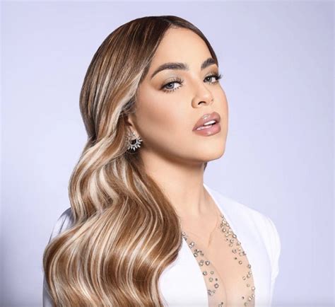 Jenn Quezada Influencer Revista Que Tal Últimas Noticias Musicales