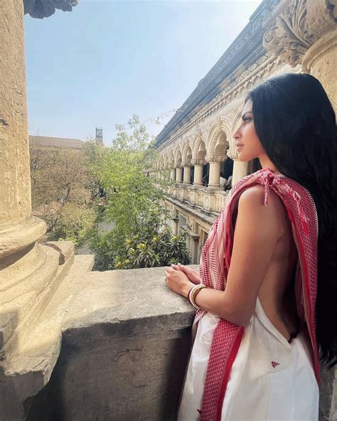 Mouni Roy Drops Jaw Dropping Pics In Bengali Style White Saree On