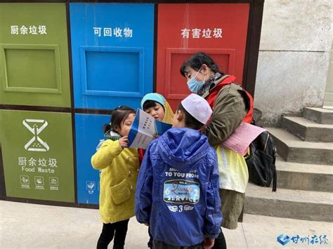甘州区南街街道南关社区开展学党史悟思想垃圾分类我先行宣传活动 居民