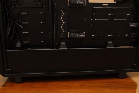 [分享] Fractal Design Meshify 2 Rgb Tg Light Tint鋼化玻璃透側機殼 搭載四顆aspect 14