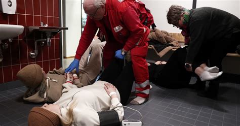 Kaksi Linja Autoa Ojassa Ja 15 Astetta Pakkasta Hartola Kohtasi