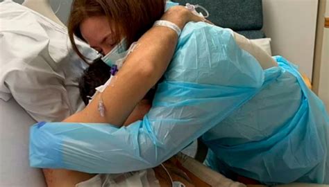 Conmovedor Reencuentro Entre Joven Que Cayó Por Accidente De Noveno