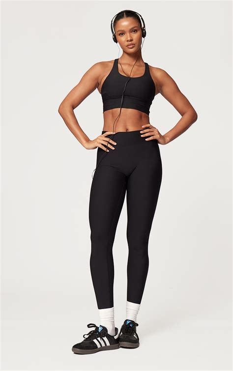 What To Wear To A Yoga Class The 411 Plt