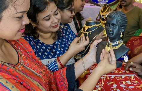 Gold Silver Price Today सोना 80 हजार रुपये से नीचे फिसला चांदी भी
