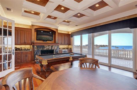 Waterfront Estate In Florida Comes With 40 Car Garage