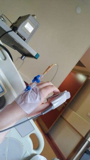 عکس بیمارستانی دخترانه و پسرانه برای استوری عکس سرم دست