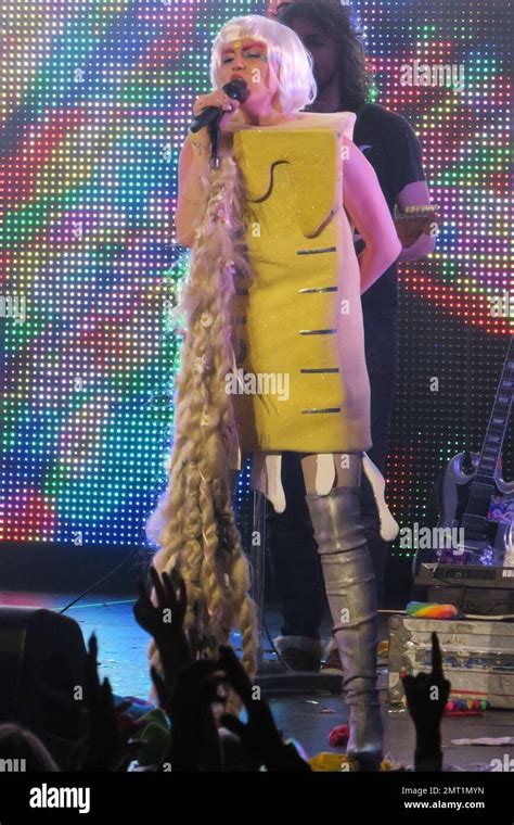 Miley Cyrus Performed Her Show Miley Cyrus And Dead Petz Show At The