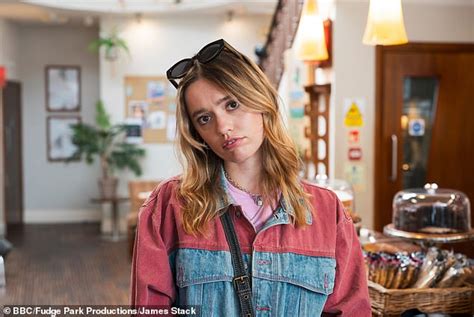 Aimee Lou Wood Reveals Netflix Producers Didn T Like Her American