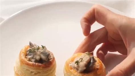 слоеного теста с курицей и грибами - (волованы)
