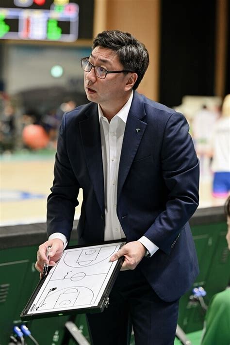 경기 전 김도완 하나원큐 감독 “김정은이 오늘 경기 출전한다” 위성우 우리은행 감독 “유승희 부상 마음 아프다”