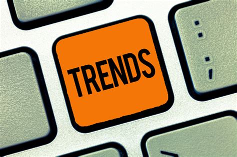 단어 쓰기 텍스트 동향입니다 일반적인 방향에 뭔가 개발 또는 변경에 대 한 비즈니스 개념 0명에 대한 스톡 사진 및 기타 이미지 0명 공장 산업 건물 금융 Istock