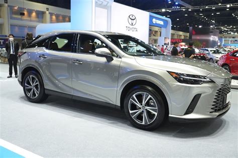 สัมผัสยนตรกรรมใหม่ล่าสุดจาก Lexus Electrified” The New Lexus Rx 500h F