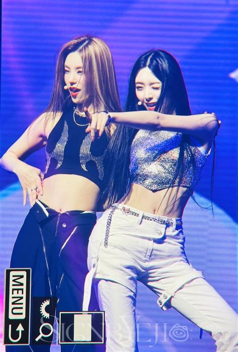 𝐒𝐢𝐠𝐧𝐛𝐘𝐞𝐣𝐢𝟐𝟕𝟕 On Twitter 𝟐𝟑𝟎𝟔𝟏𝟕 롯데면세점 콘서트 예지 Yeji 있지 Itzy