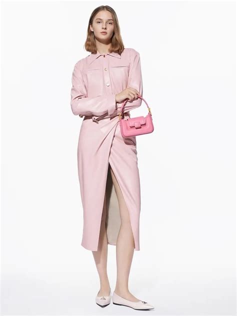 Túi kẹp nách Nữ CNK Charles Keith Koa Leather Push Lock Top Handle Bag Pink SL Màu Hồng