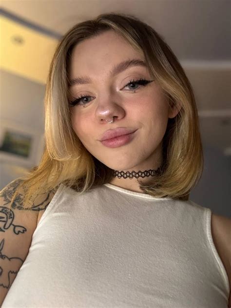 What Part Of My Face Do You Like Best🤭 Rsfwnextdoorgirls