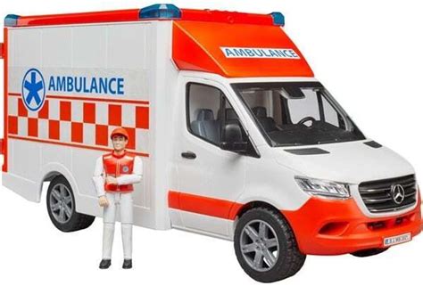 Sanitka Mb Sprinter S Figurkou Zdravotníka Kauflandcz