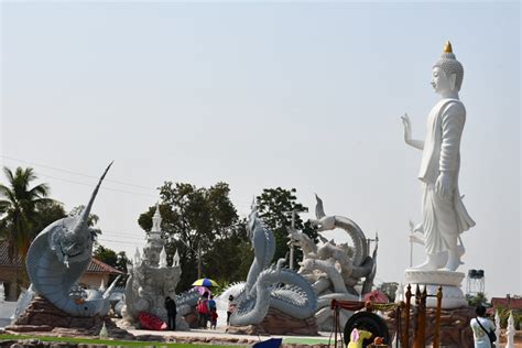 ศรีสะเกษชวนชม “เกาะนาคเมืองบาดาล” วัดไตรสามัคคี เนรมิตพญานาคเต็มเมืองยิ่งใหญ่ตระการตา