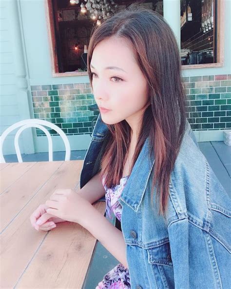 【ev女孩】很極品！正妹「黎兒liana」蕾絲裝溢出美乳，超兇畫面太挑逗了！ Ev撲克官網