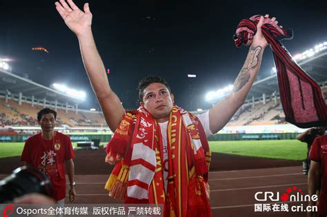 埃尔克森天体谢场泪流满面广州的爱他忘不掉 国际在线