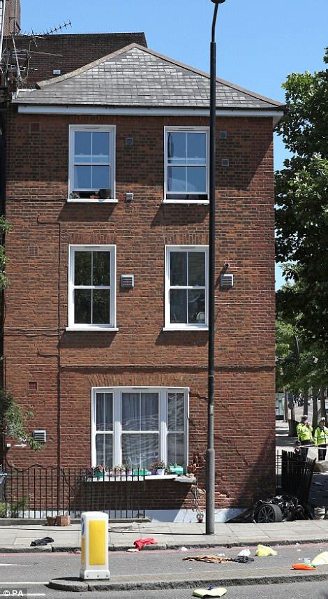 Car Smashes Into Kensington Basement Killing 3 In London Daily Mail