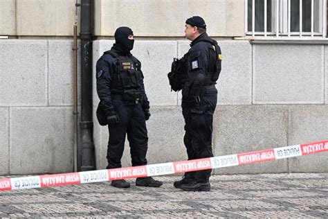 Galerie Střelba na fakultě Útočník nejdřív zabil dívku na ulici pak