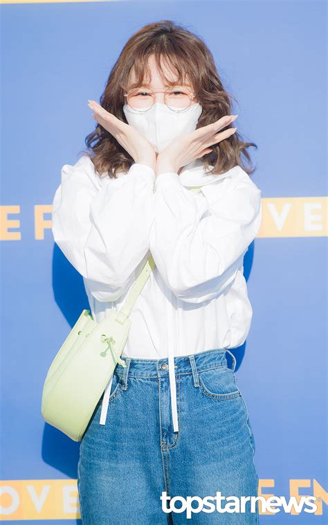 Hd포토 레드벨벳red Velvet 웬디 노을 받으며 러블리하게 웬디의 영스트리트 출근길 네이트 연예