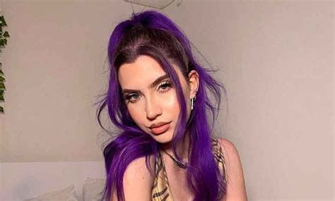 Abby Roberts Biography Makeup Artist And Tiktokers Pink Champagne