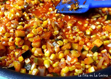 Eloté y Calabacitas en Chileajo Spicy Corn and Zucchini La Piña en
