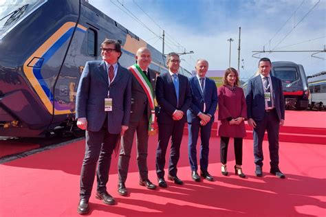 Trenitalia Nuovo Treno Rock Per Le Marche