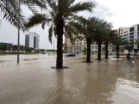 阿拉伯75年來最大暴雨 杜拜機場現「水上滑行」、阿曼18人罹難