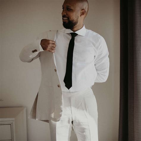 Can You Wear A Tie With A Tux