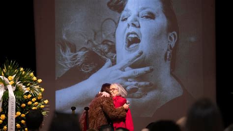 Decenas De Personas Acuden A La Capilla Ardiente De La Actriz Itziar Castro Para Darle Su último