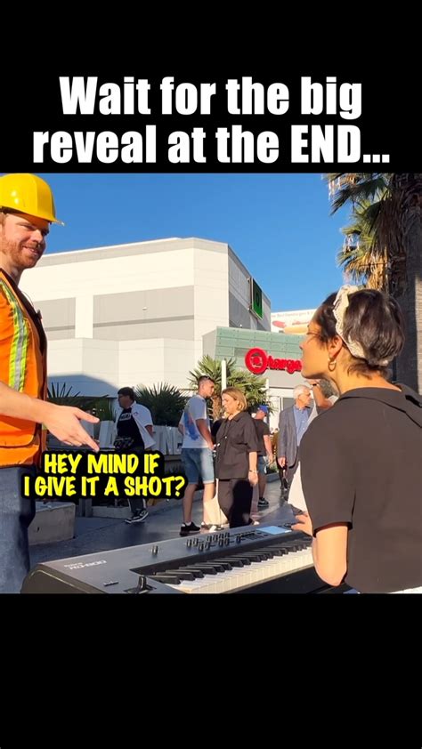 Construction Worker Pranks Girls On Piano 😂 Construction Worker
