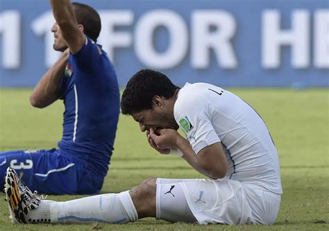 In Pictures Suarez Bite Mirror Online