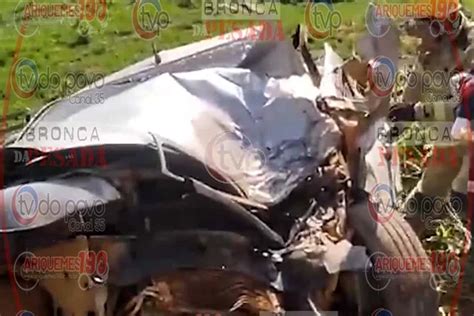 Motorista Morre Preso Em Ferragens Em Acidente Envolvendo Carro E