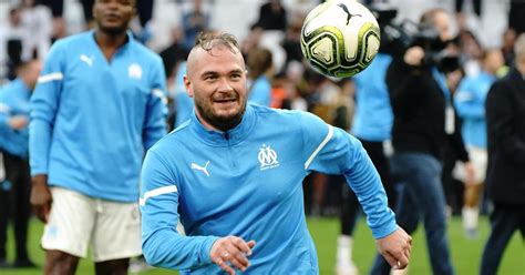 L OM Signe Un Partenariat Avec Le Label Du Rappeur Marseillais Jul