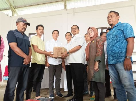 Lakukan Perluasan Kerja PJ Bupati Bagikan 13 Unit Alat Kerja BERITA KOLUT
