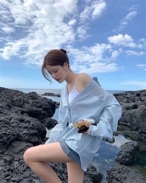 10 ท่าโพสริมทะเล ไปทะเลถ่ายรูปท่าไหนดี