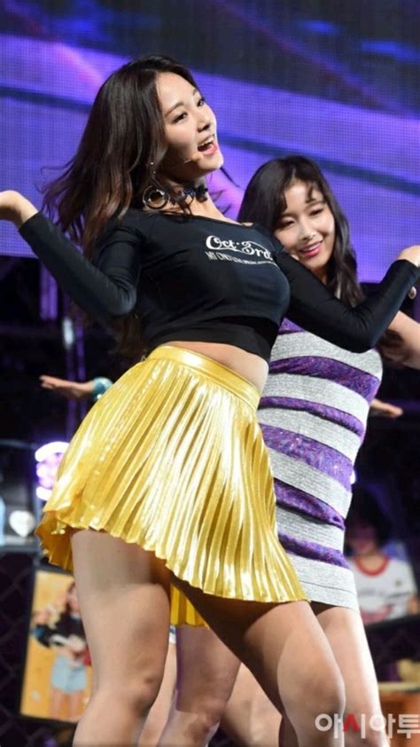 Twice 트와아스 What Is Love Tzuyu