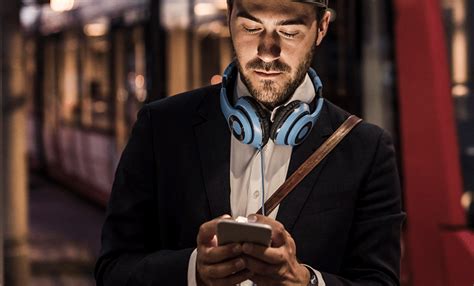 Orbiting Is The Online Dating Trend To Watch Out For In The New Year